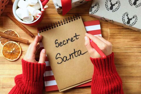 26 Secret Santa Notes That Ho-Ho-Hook You In! | Easy Kids Parties